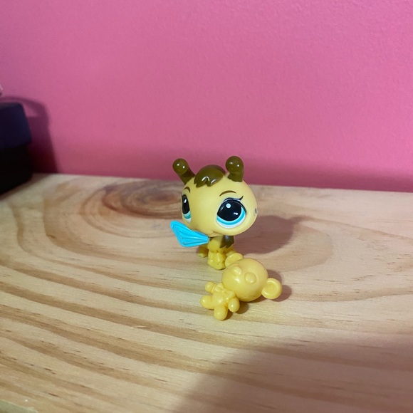 Littlest Pet Shop | Toys | Littlest Pet Shop Bee 3576 Comes With ...